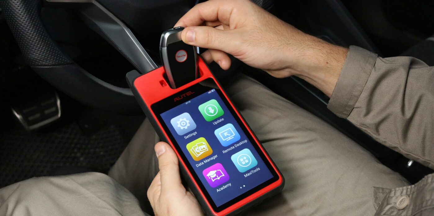 Autel IKEY Universal Programmable Smart Key 3 Buttons (Hyundai Style)